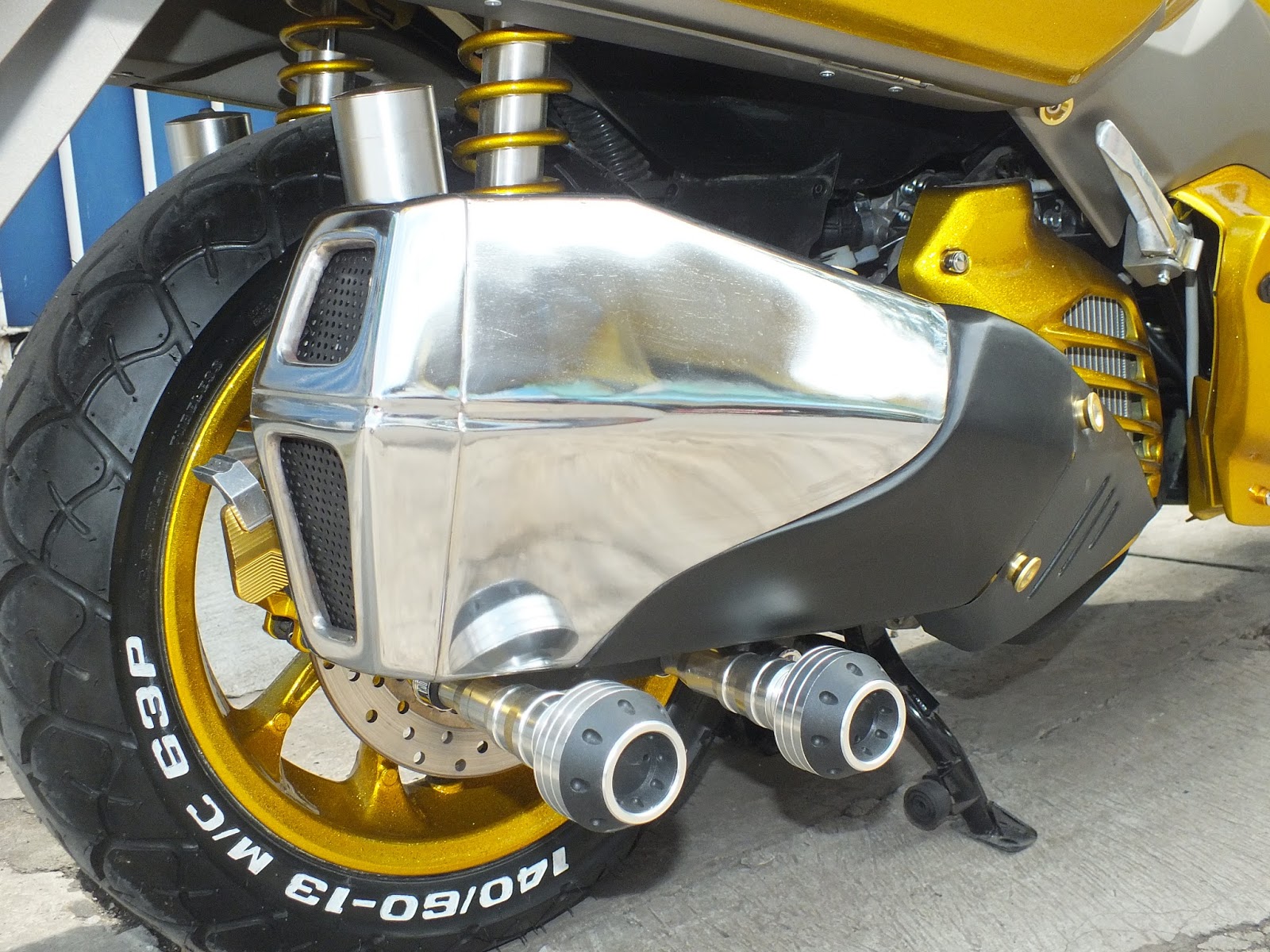 Ngecat MOTOR: YAMAHA NMAX CUSTOM CAT Property of Mr. ECHWAN Cengkareng