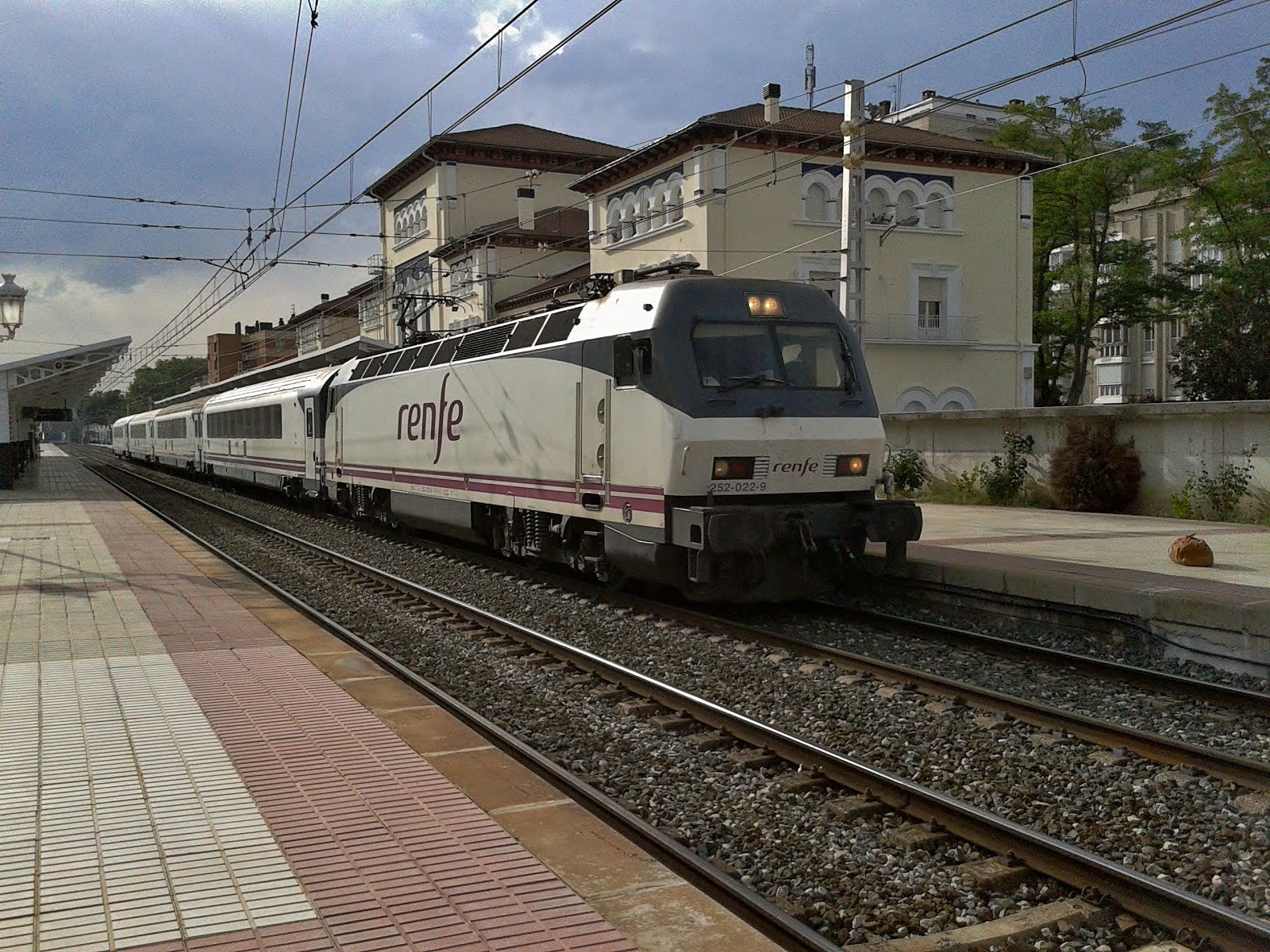 Ferrocarril del Norte de España: 252 Renfe Operadora