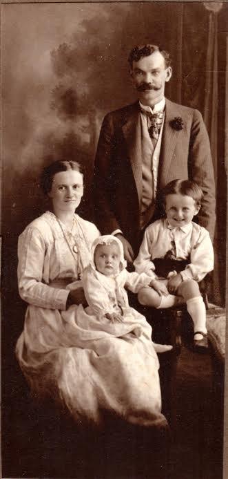 Early Lithuanians in Australia : Family Migration Patterns