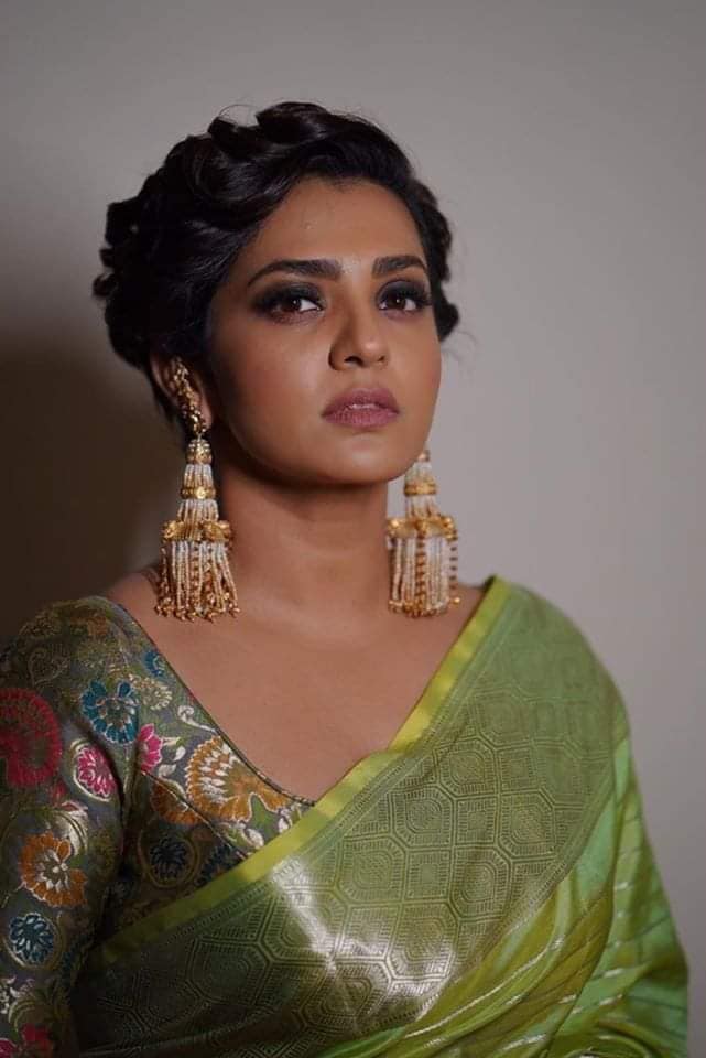 Talented Actress Parvathi Thiruvothu traditional look with new hair ...