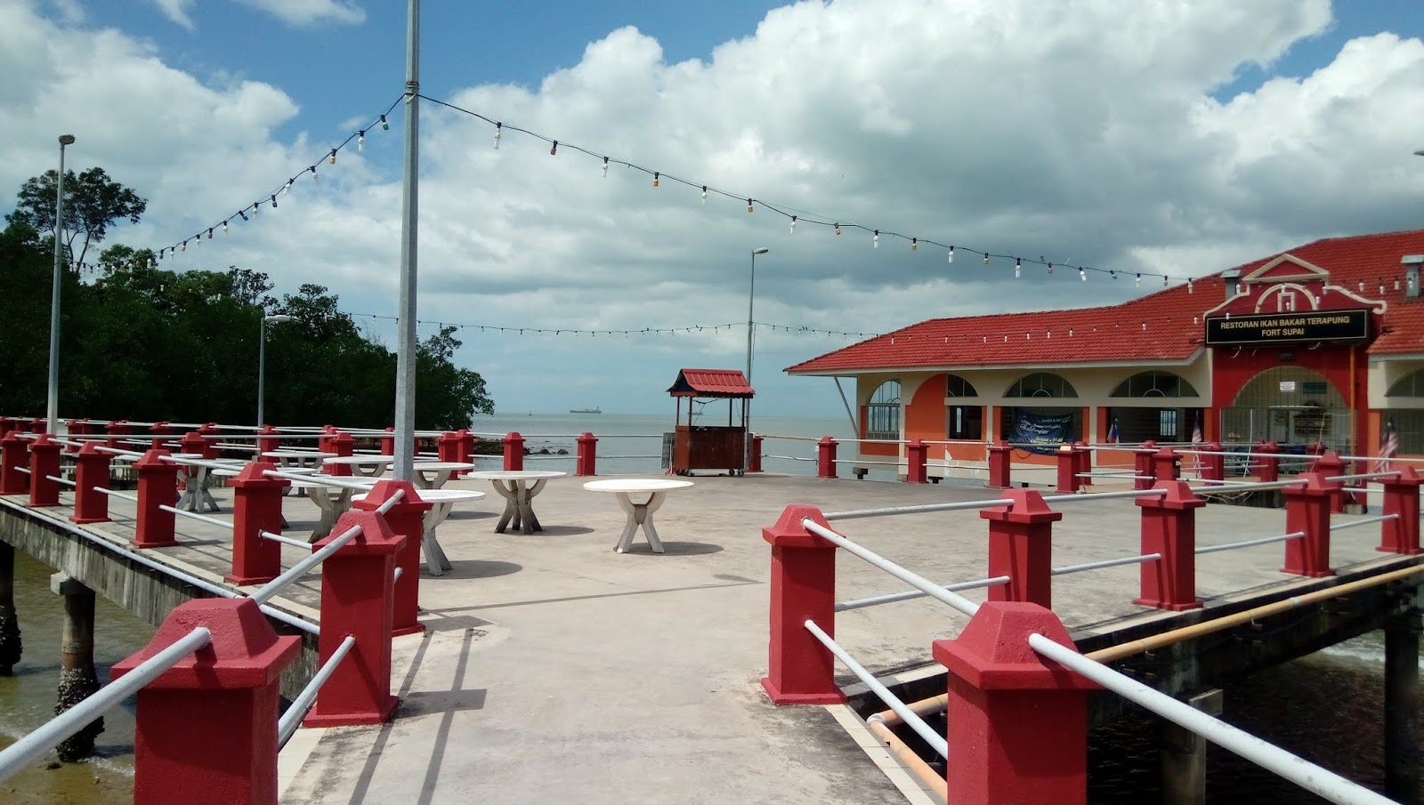 Restoran Terapung & Fort Supai, Kuala Linggi, Melaka