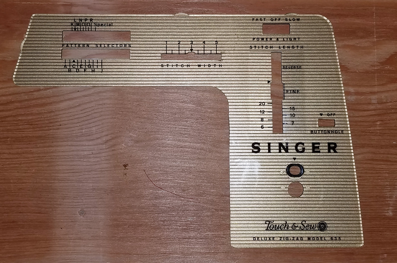 Old Singers And The Like: Heresy! Singer 635 Touch And Sew