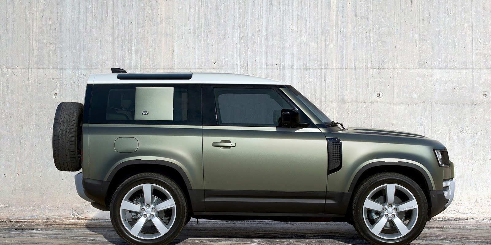 [update]Novo Land Rover Defender apresentado | Quatro rodas e um volante!