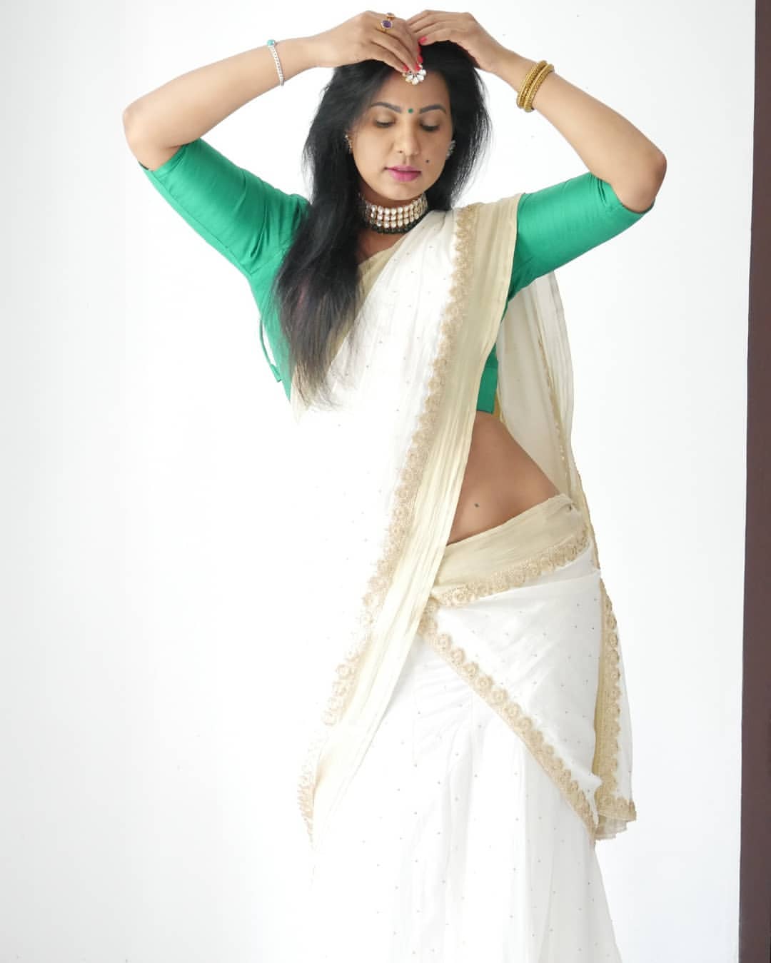 Sexy Saree Lover - Bold model in saree