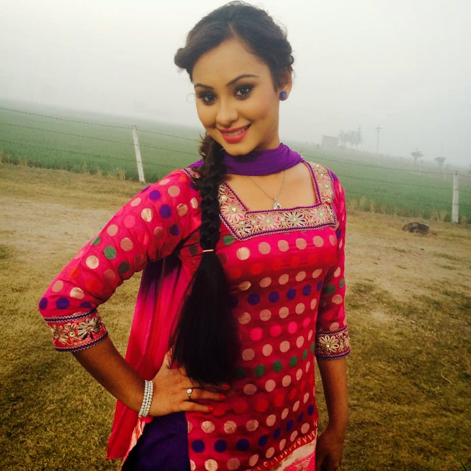 Punjabi Girls Wallpapers Hot Punjabi Girl In Salwar Suit