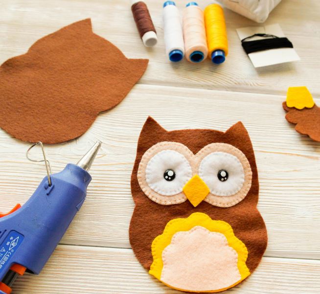 Aprende cómo hacer lindos buhitos de fieltro paso a paso ~ Solountip.com