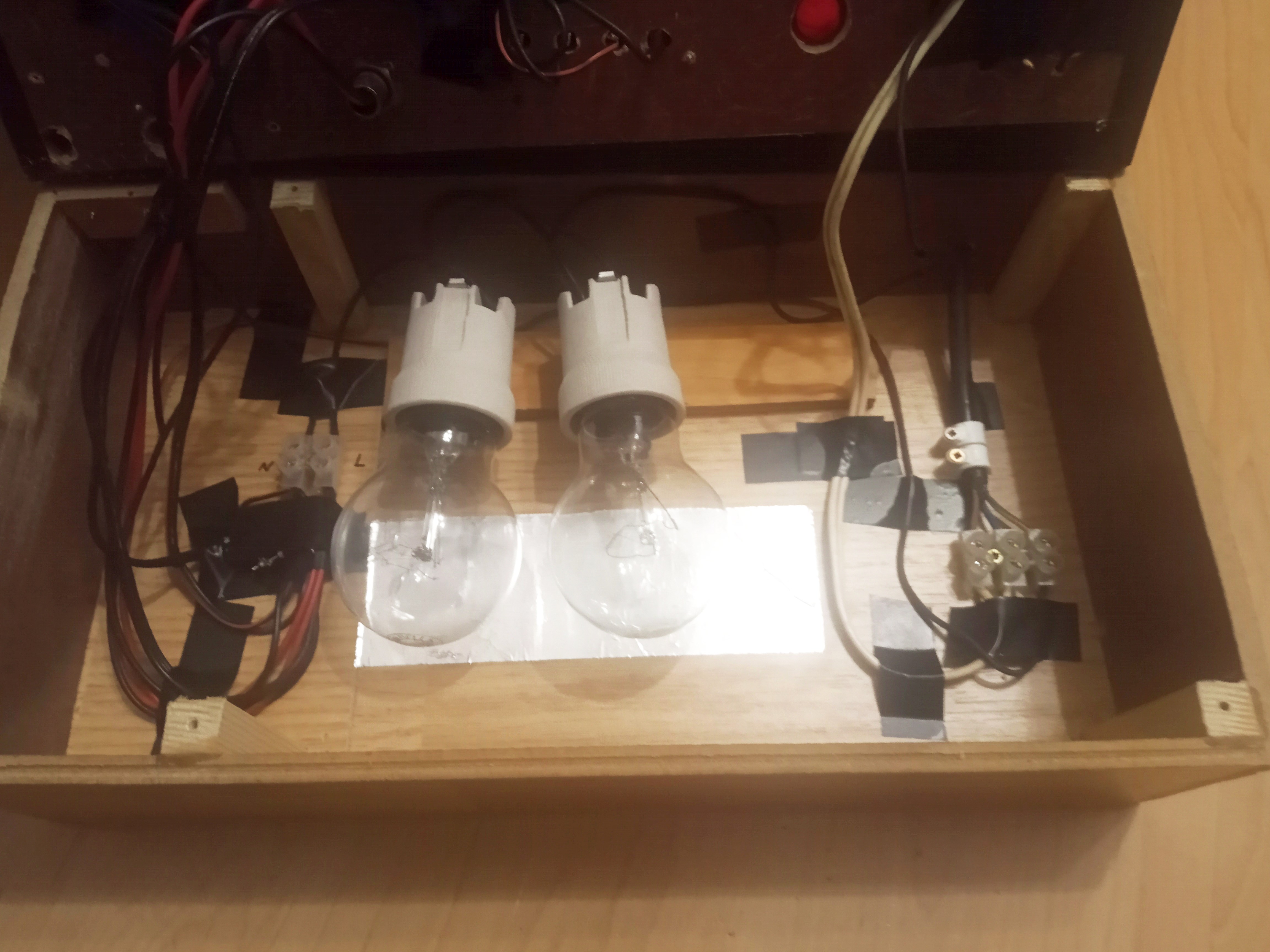 Mains short circuit protection, current limiter using incandescent ...