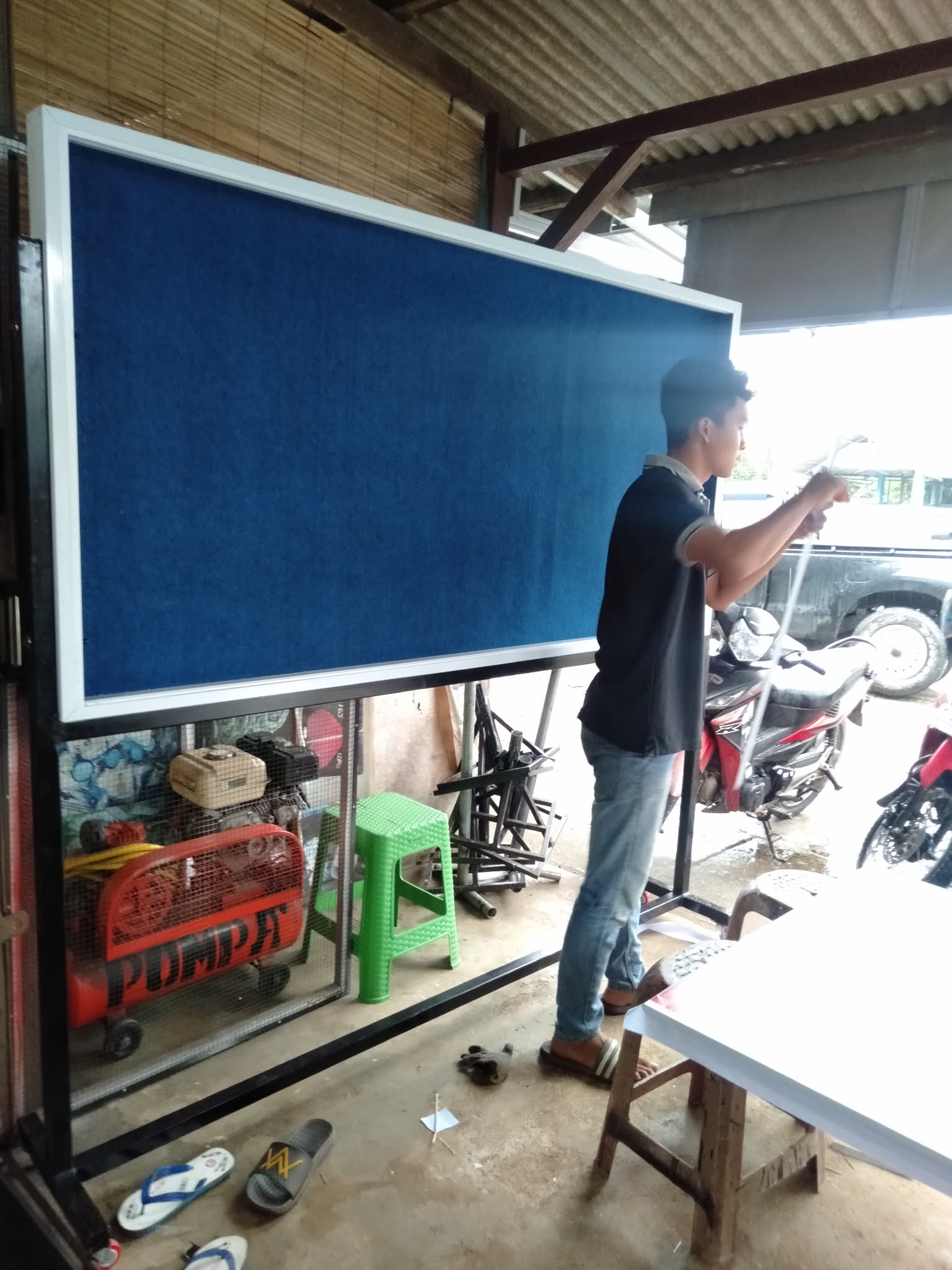 PAPAN MADING STANDING + KACA DAN KARPET - KIREINA MEDIA