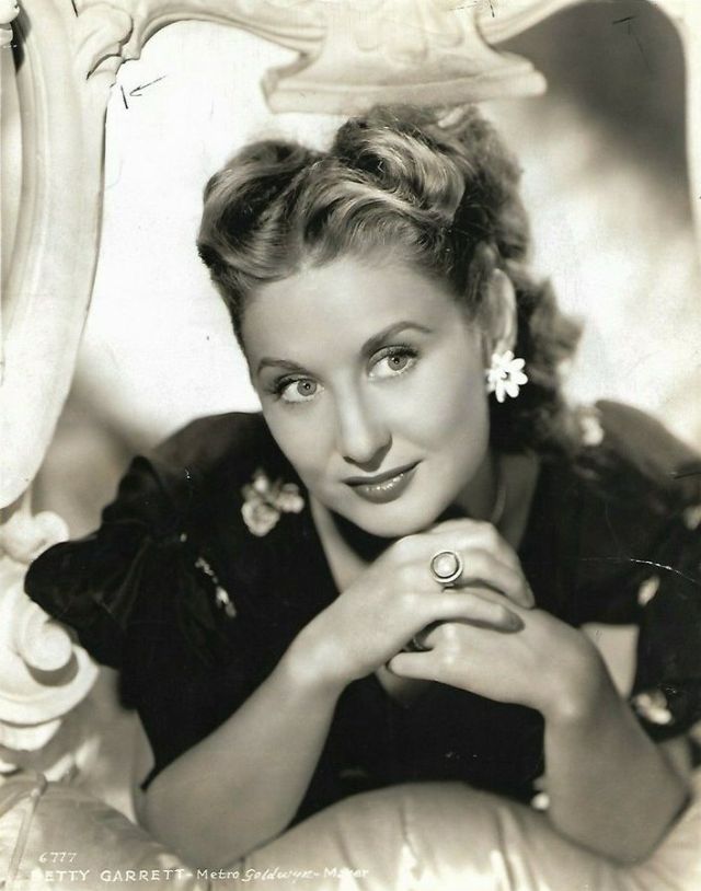 30 Vintage Portrait Photos of Betty Garrett in the 1940s and ’50s ...
