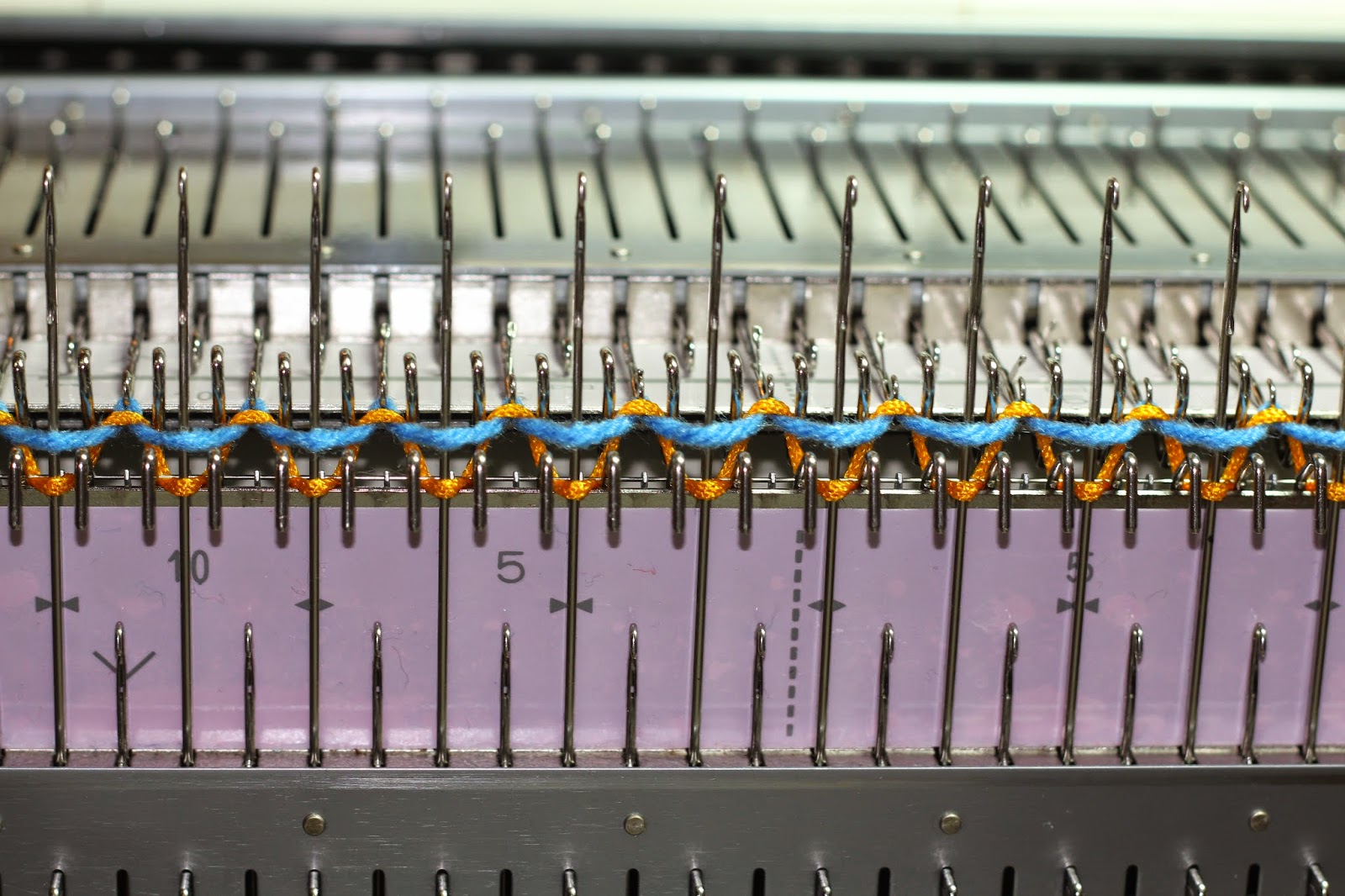 TOM MACHINE KNITTING GUY: Beautiful & Neat Ribber Cast On