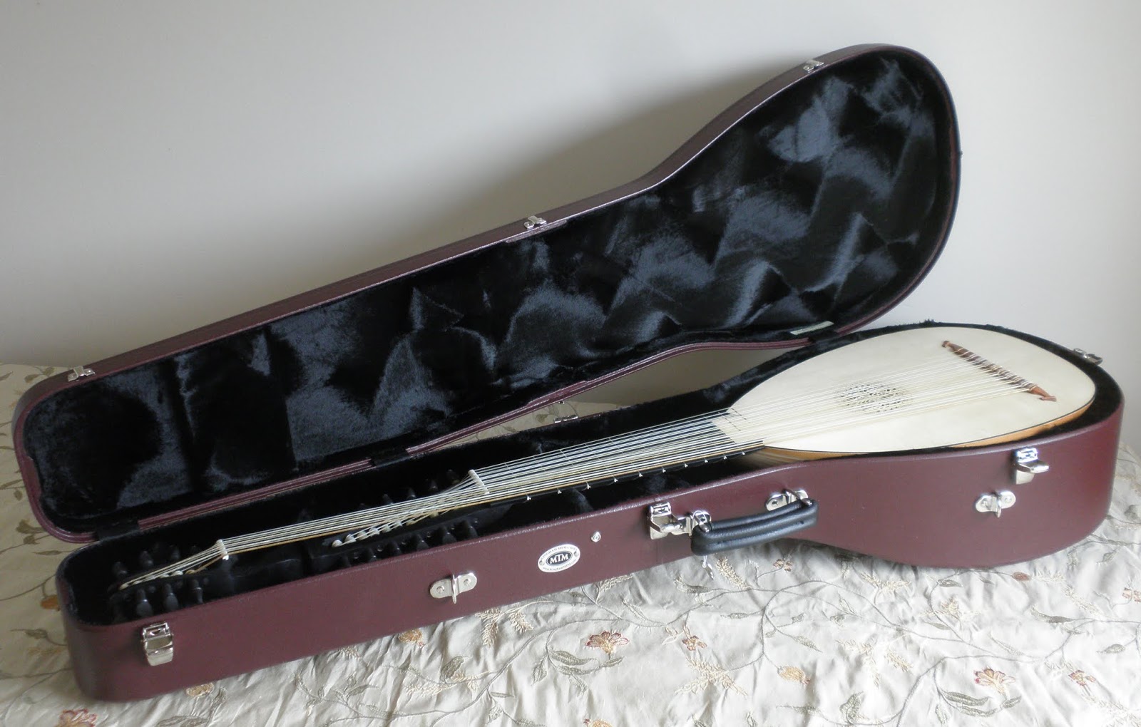 Buying a Lute: Baroque lutes