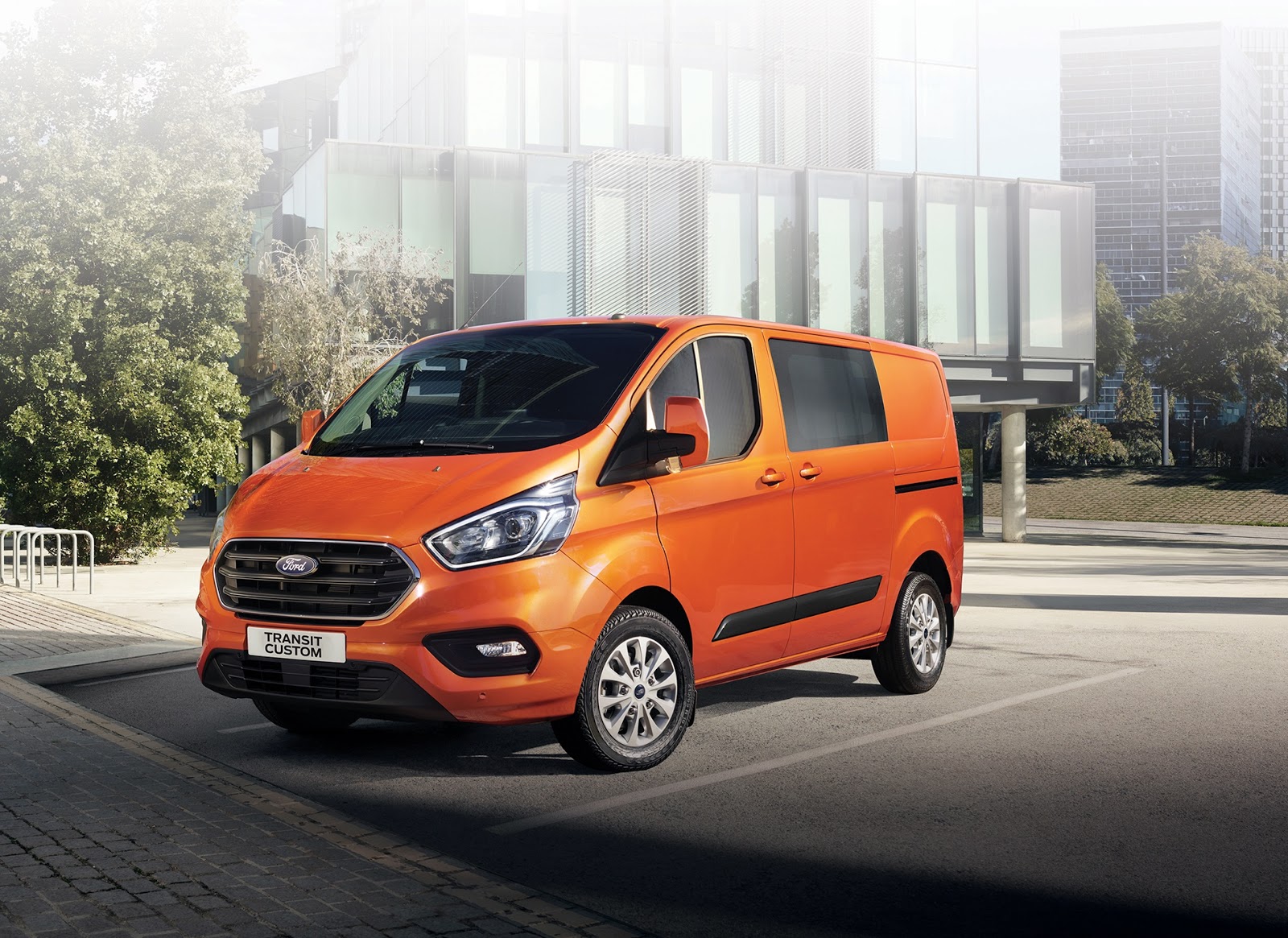 Ford Transit ve Custom ailesini yenilendi - motobilim.com