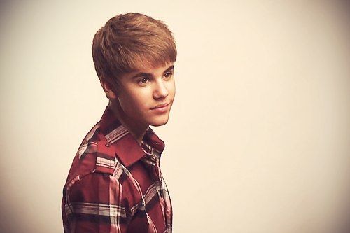 Justin Bieber: Justin Bieber Graduates High School