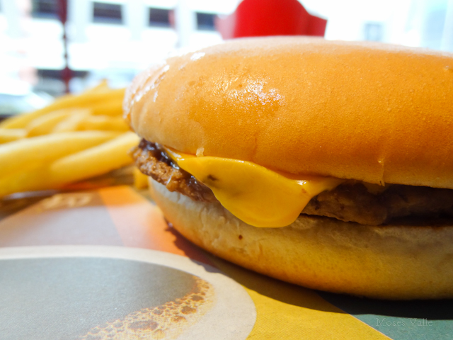 Exposed images of life...: How to eat your Mcdo Cheeseburger meal with ...