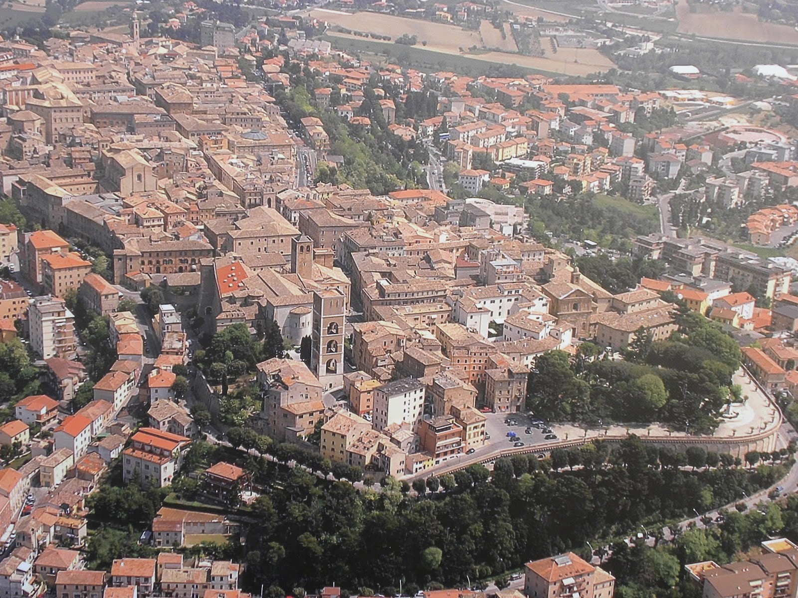 Trekking urbano alla scoperta delle bellezze e dei segreti di Osimo ...