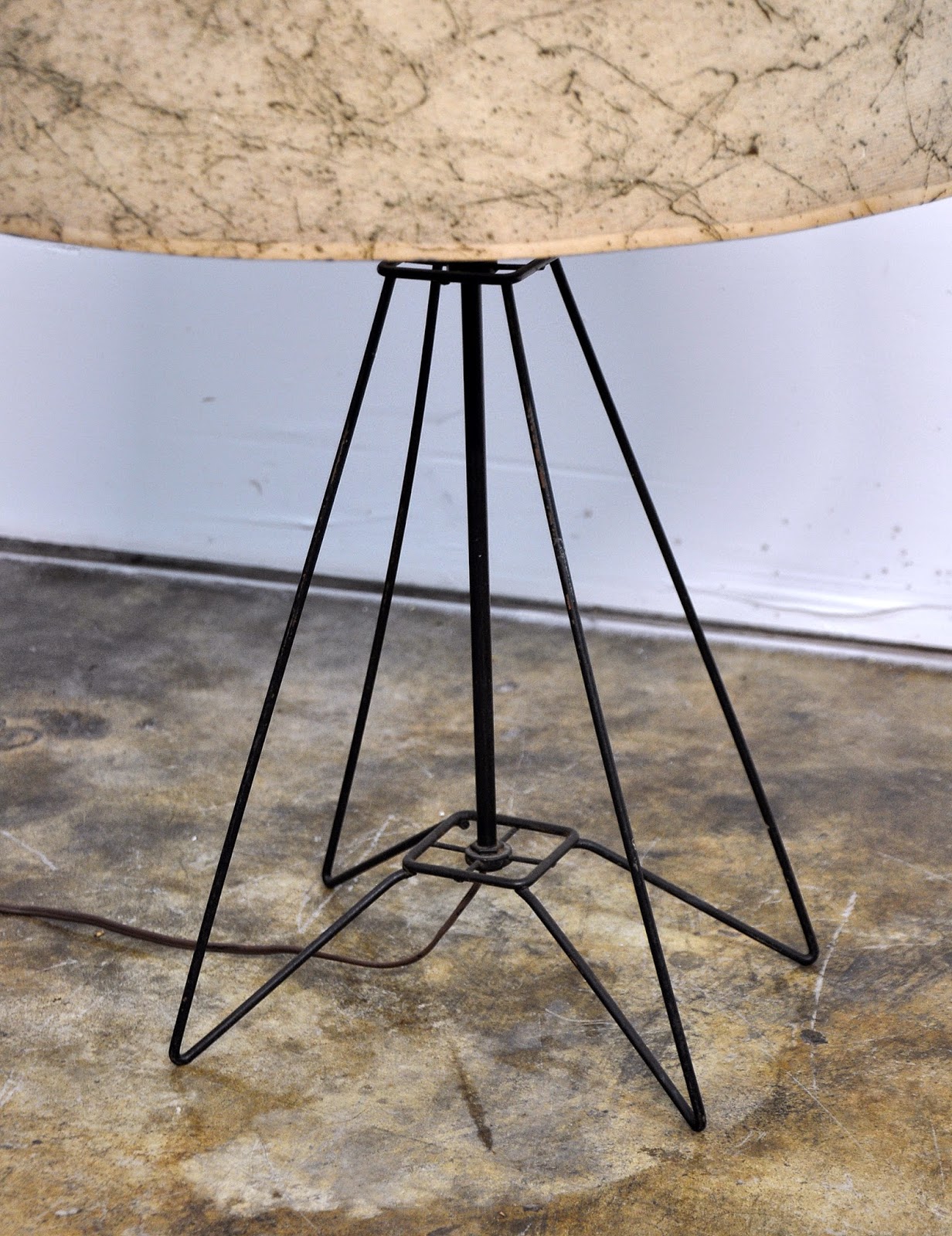 SELECT MODERN: Mid-Century Modern Wire Table Lamp