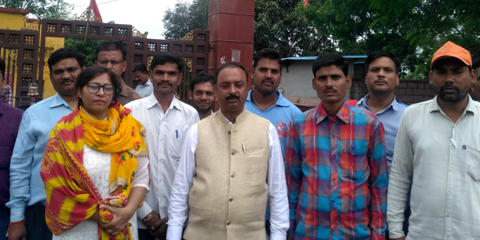 SDERF के संविदा कर्मचारी मुख्यमंत्री निवास पहुंचे