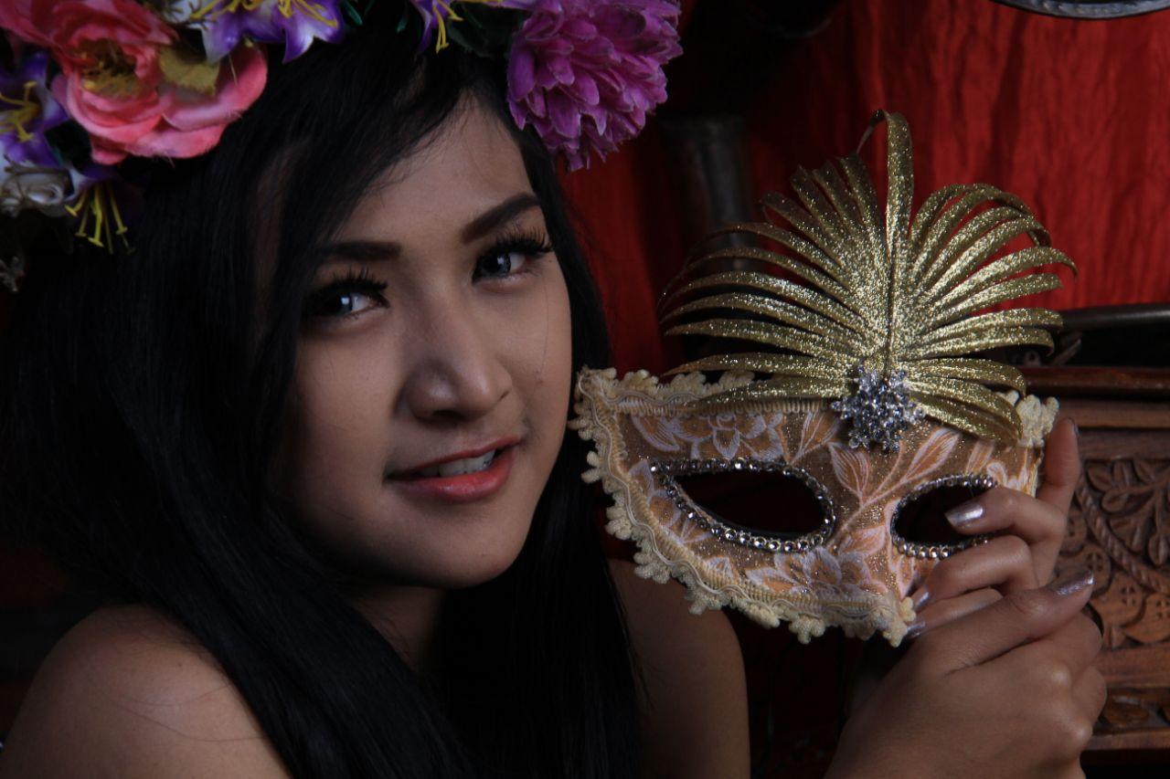 Biodata Vonez Yosenda, Jadi Model Atas Izin Suami | Kumpulan Foto Model ...