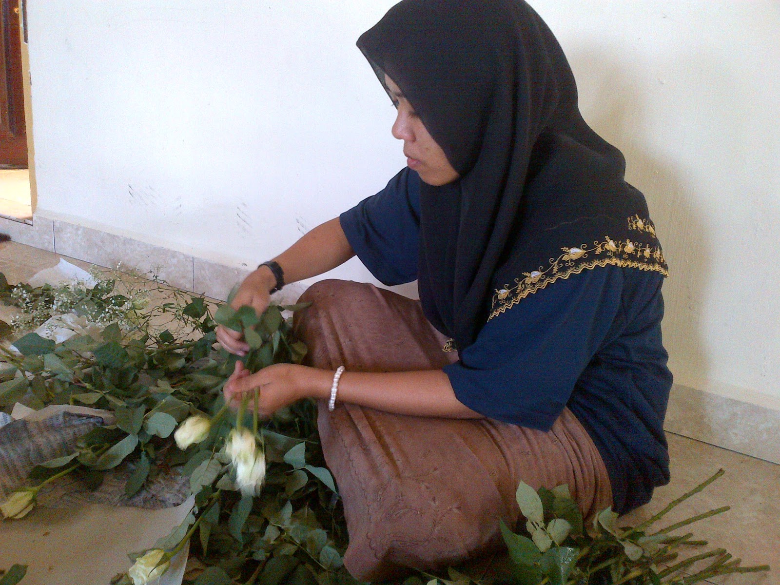 Bake With Jue: Mengubah Bunga Tangan Teluki dan White Rose