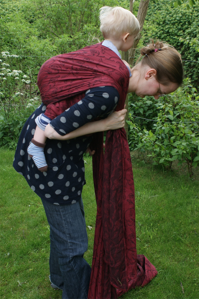 Slinging Joey: Tutorial: Back Wrap Cross Carry with Sweetheart Neckline