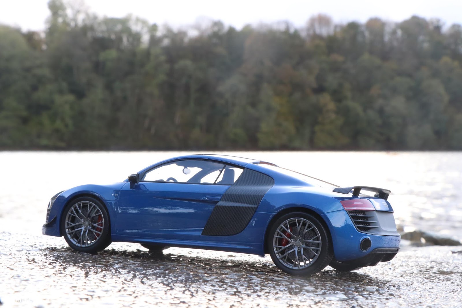 La rare Audi R8 LMX se réduit au 1/18 grâce à DNA Collectibles - Mininches