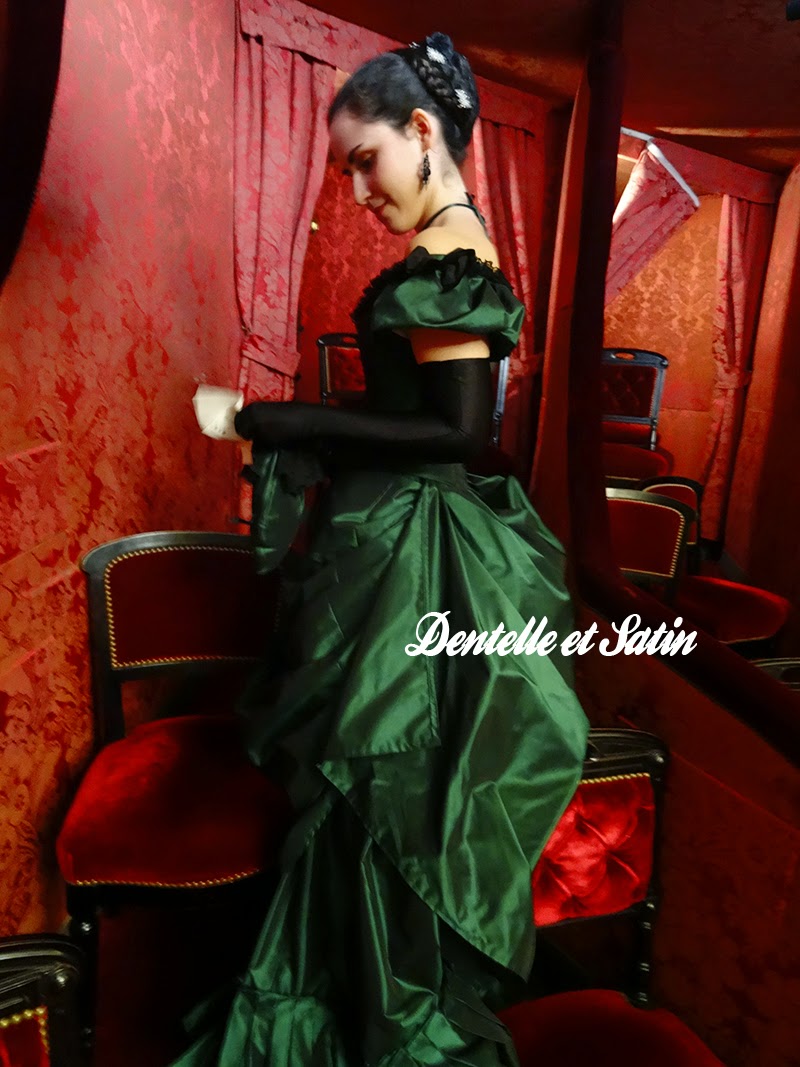 Dentelle et Satin: Opéra 2015 Green Bustle dress