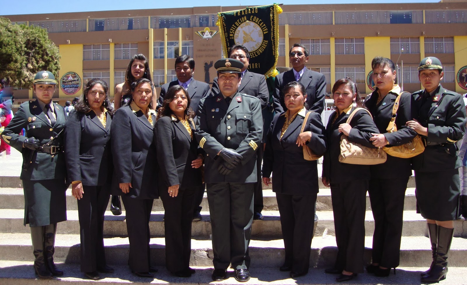 INSTITUCION EDUCATIVA COLIBRI PNP JULIACA: PERSONAL QUE LABORA EN LA INSTITUCION EDUCATIVA COLIBRI