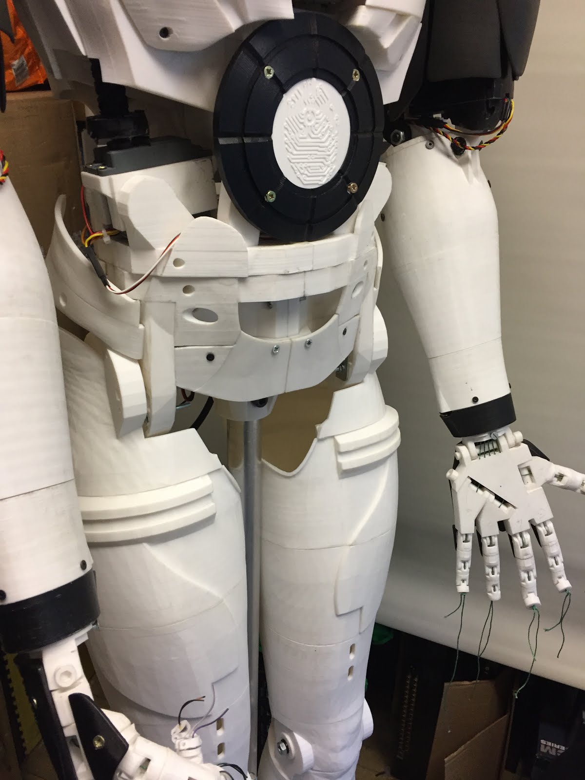 InMoov on a new stand [with legs!]