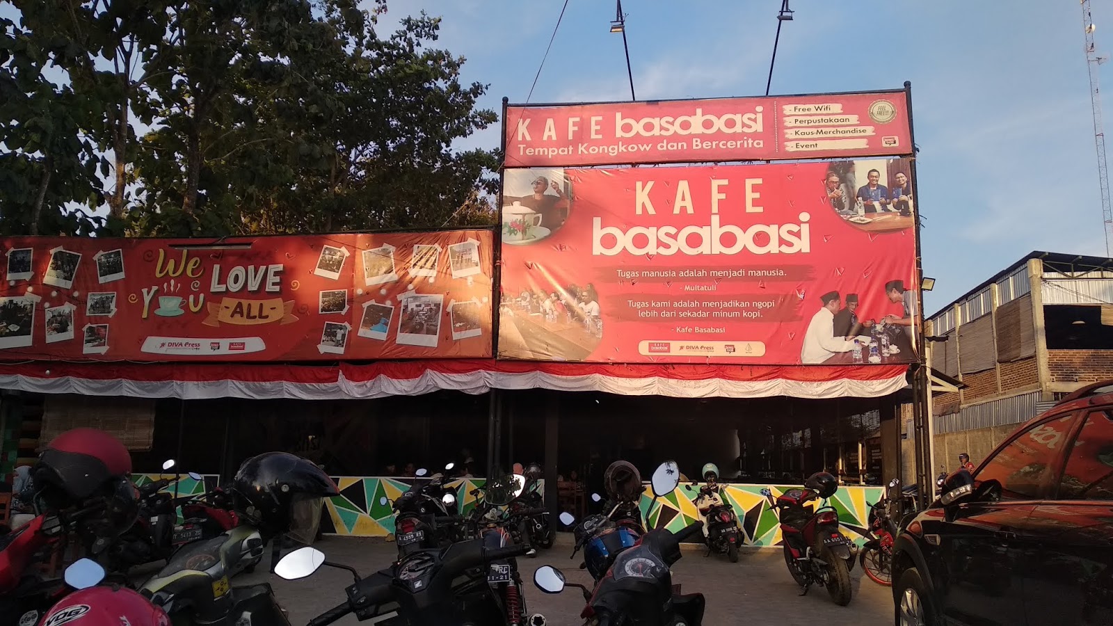 Tak Perlu Basa Basi untuk Nongkrong di Kafe Basabasi | Pustakaku