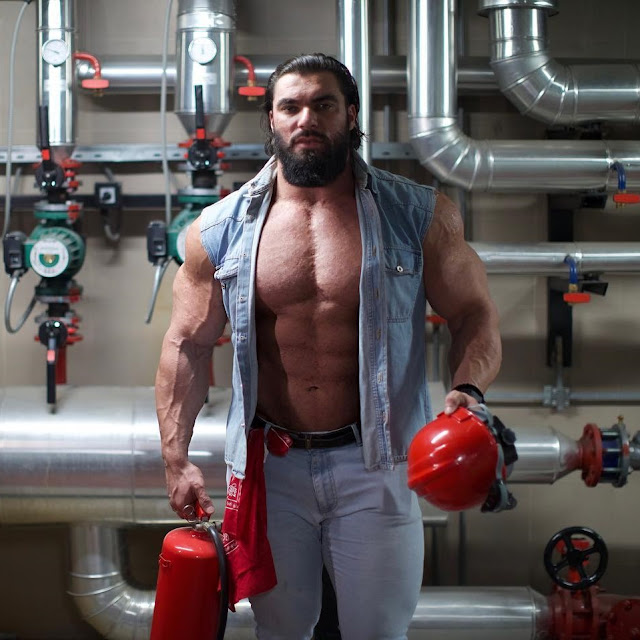 Muscle Lover: Serbian powerlifter and bodybuilder Sasa Lampas