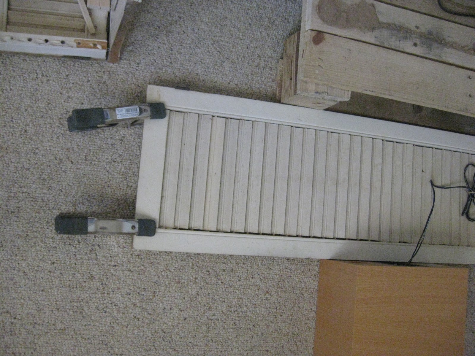 ZigZags and Blossoming.......: DIY: Shutter Component Holder