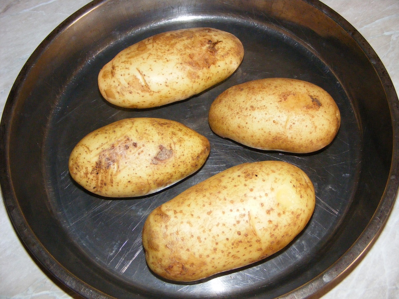 Cartofi copti in coaja cu tofu si rosii | Preparatedevis.ro