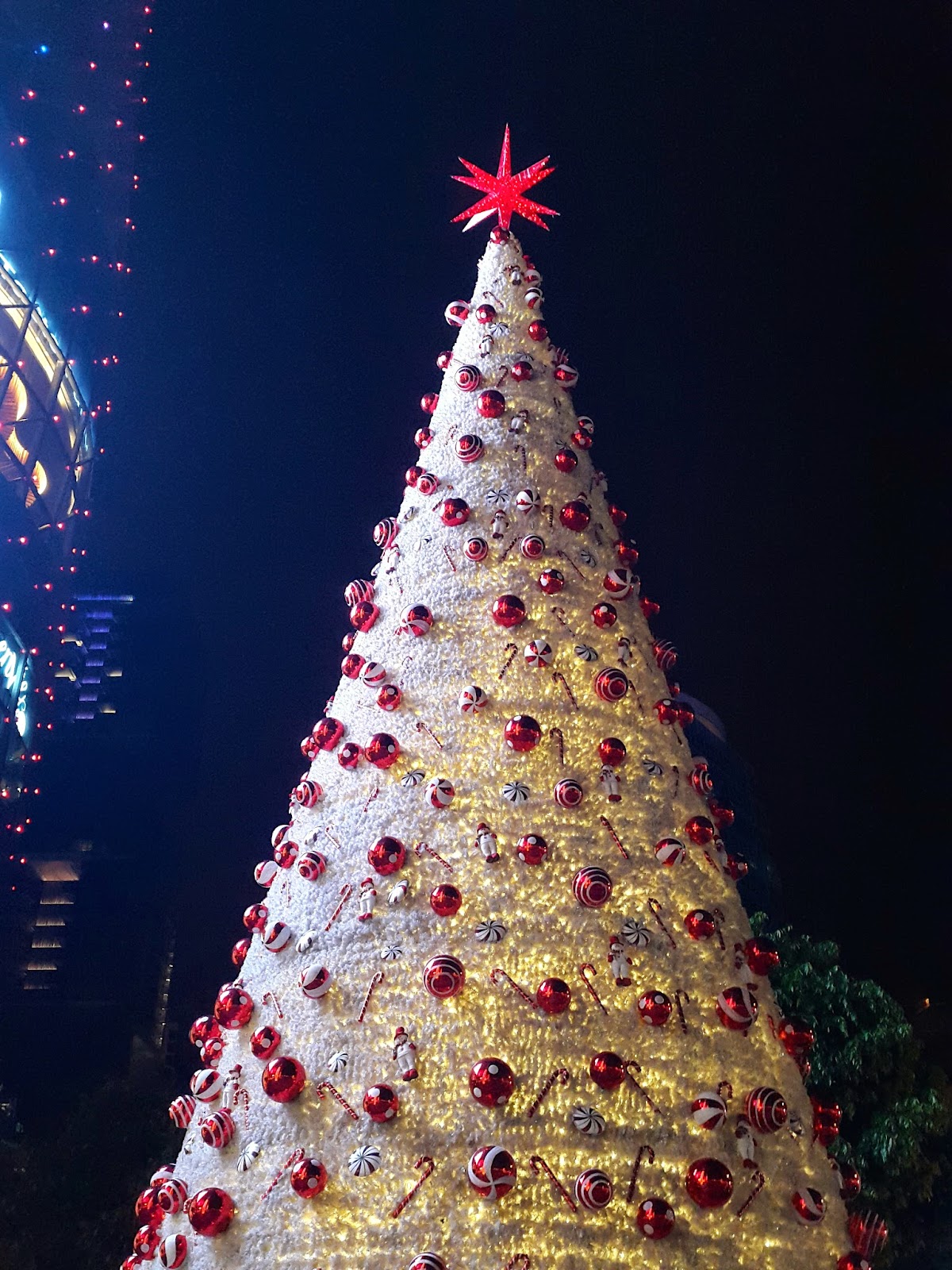 Christmas Magic on Orchard Road: ION Orchard, Singapore | Wandering Fel