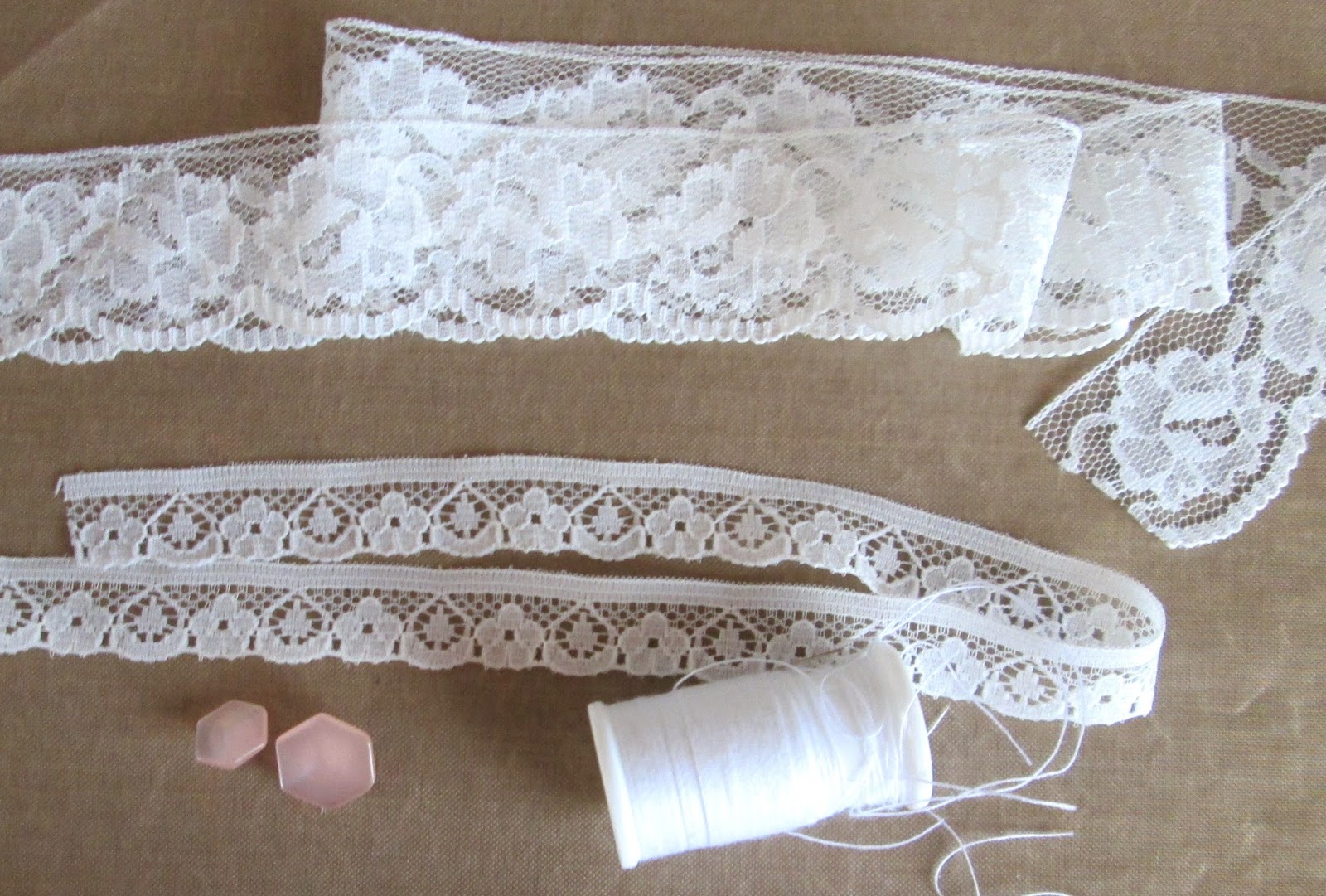 Country Mouse: Lace Rosette Tutorial