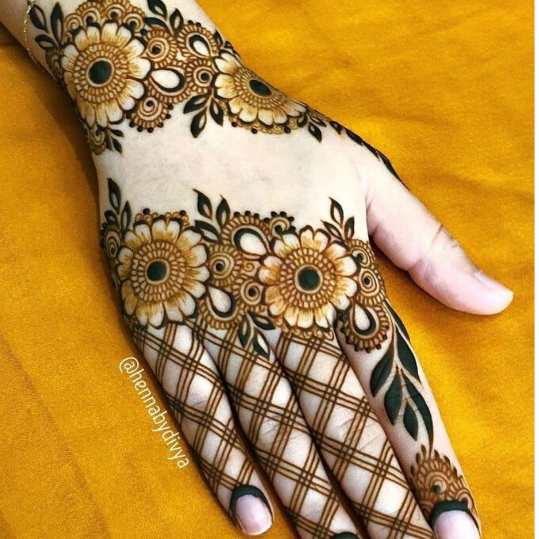 Latest Simple Arabic Mehndi Designs - Fashion For All Womens