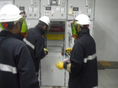 cerita-ceriti indahnya keluargaku: kalo nak jadi chargeman BO...