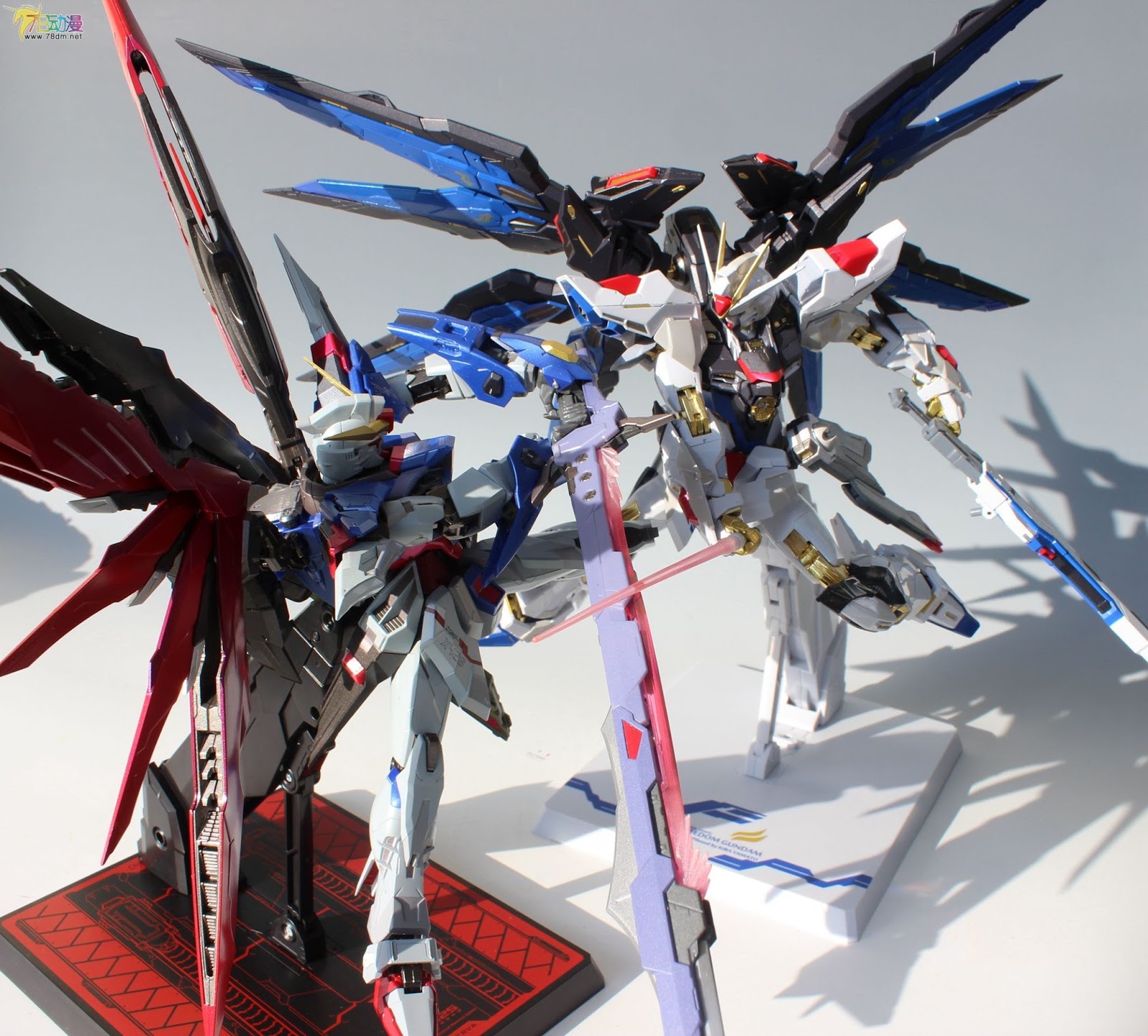 Gundam Family: Metal Build : Strike Freedom Vs Destiny Gundam