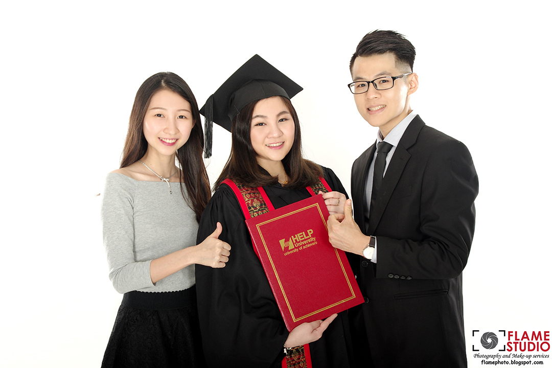 Flame Graduation Photography Studio: Graduation Convocation Family ...