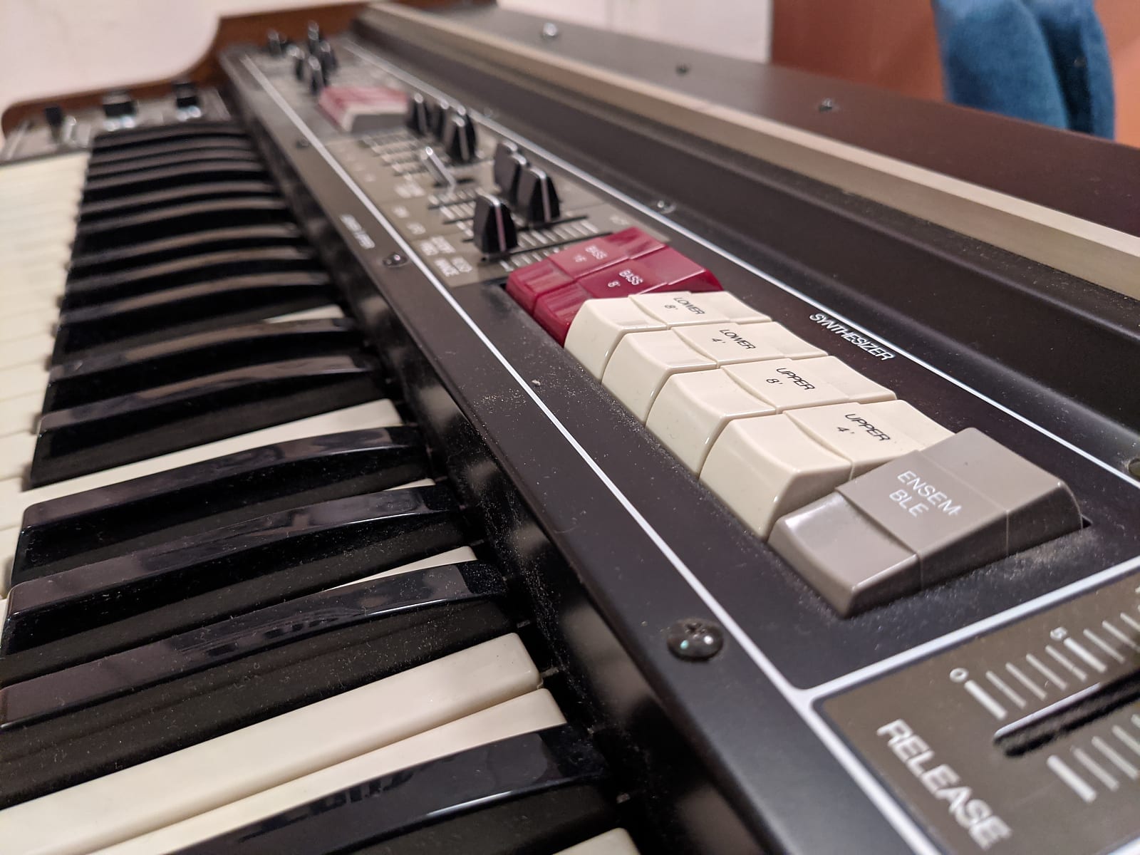 MATRIXSYNTH: Roland RS-505 Paraphonic 49-Key Synthesizer SN 992359