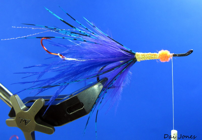 Flies step by step: Intruder, step by step.