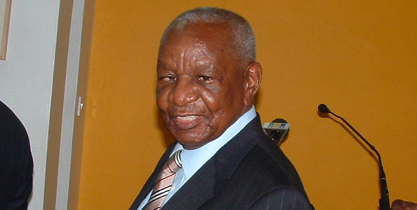 Edwin Mtei: Wingi wa benki nchini unahatarisha sekta ya fedha | JamiiForums