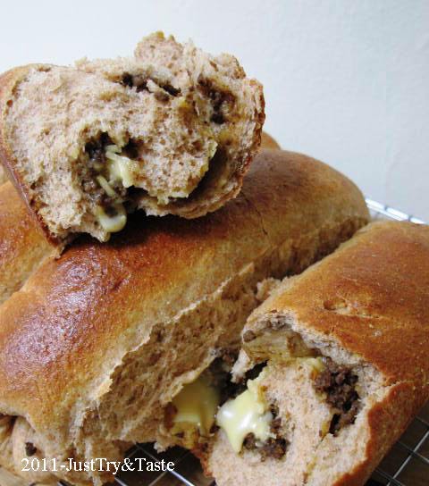 Obsesi Roti 8: Roti Gandum Isi Daging Cincang dan Keju | Just Try & Taste