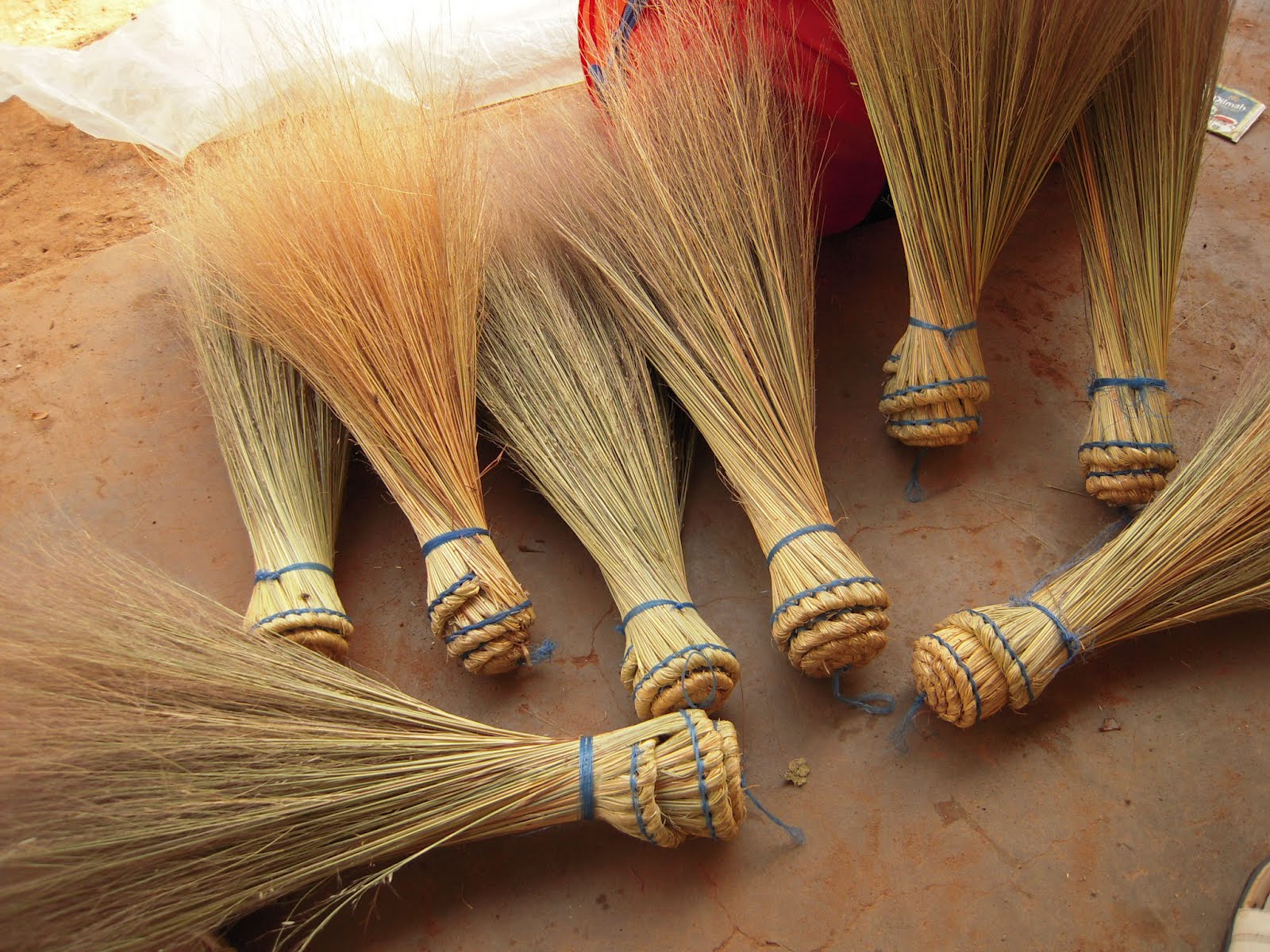 CULTURE : LE BALAI TRADITIONNEL, UN SYMBOLE SOCIAL FORT - Africa Green ...