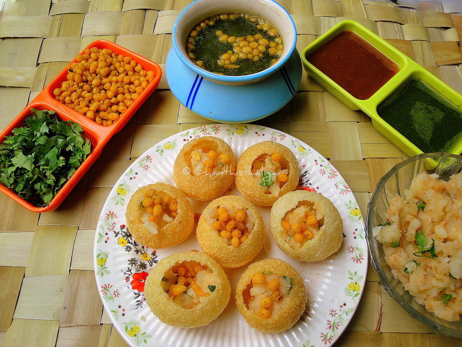 Shanthi Krishnakumar's cook book: PANI PURI / GOLGAPPA / PANI POORI
