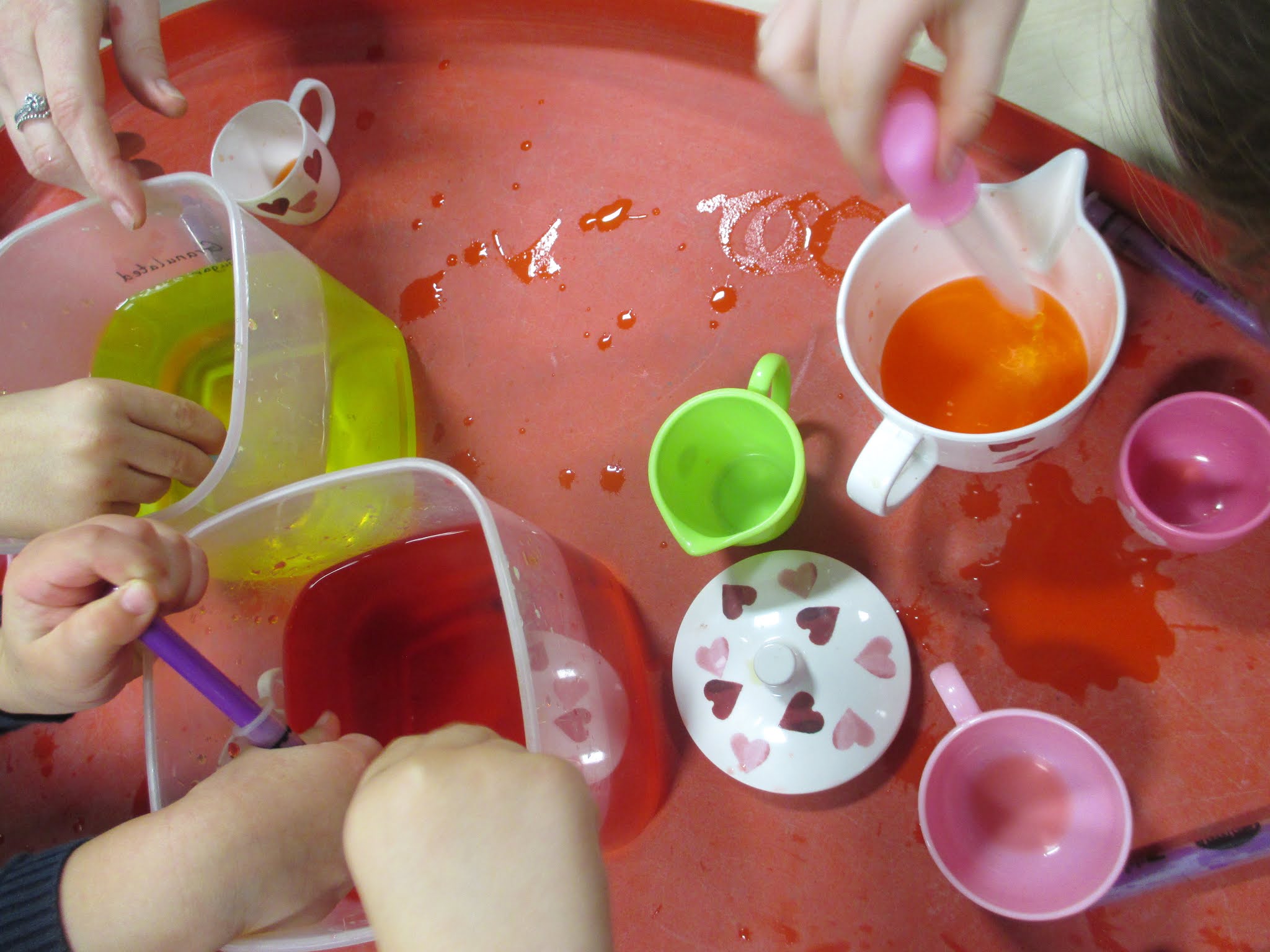 Windhill21: Exploring colour mixing in Reception; Newsletter