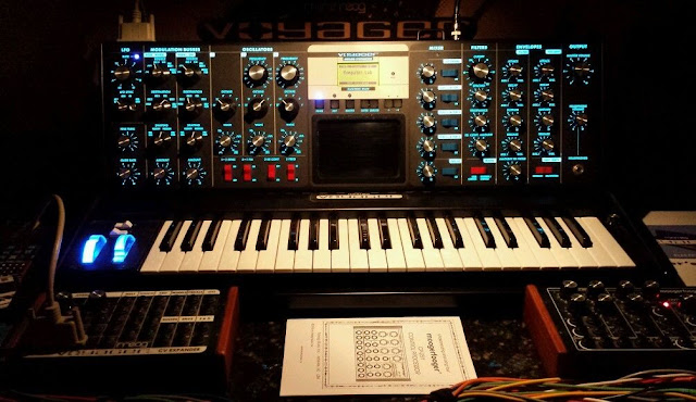 MATRIXSYNTH: Modular MOOG Electric Blue Voyager SN EB0832 with CP-251 ...