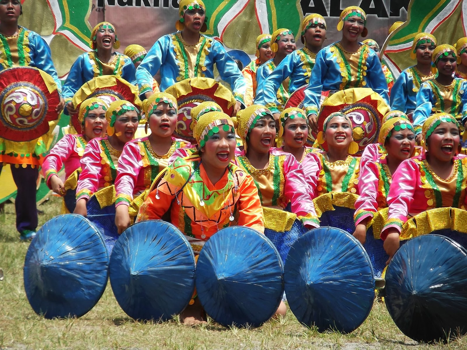 The Walking Tripod: Festival Photos: Talakudong Street Dancing and ...