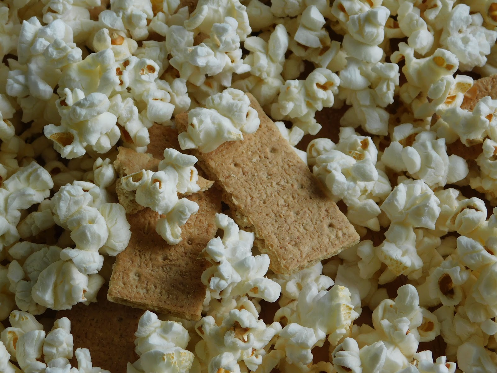 Sweet Spring Popcorn Mix