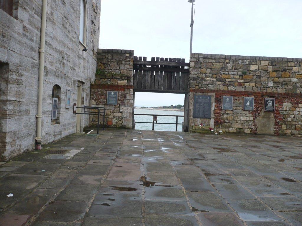Margaret Muir : The Portsmouth Sally Port