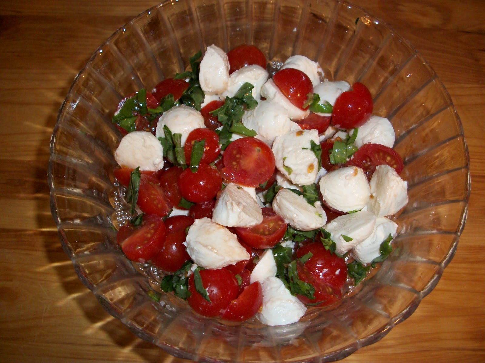 Cooking with love ! : Salata Caprese ( Caprese salad)